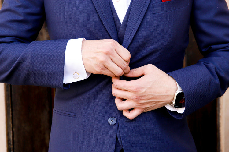 How to Style a Suit Without a Tie and Still Look Polished